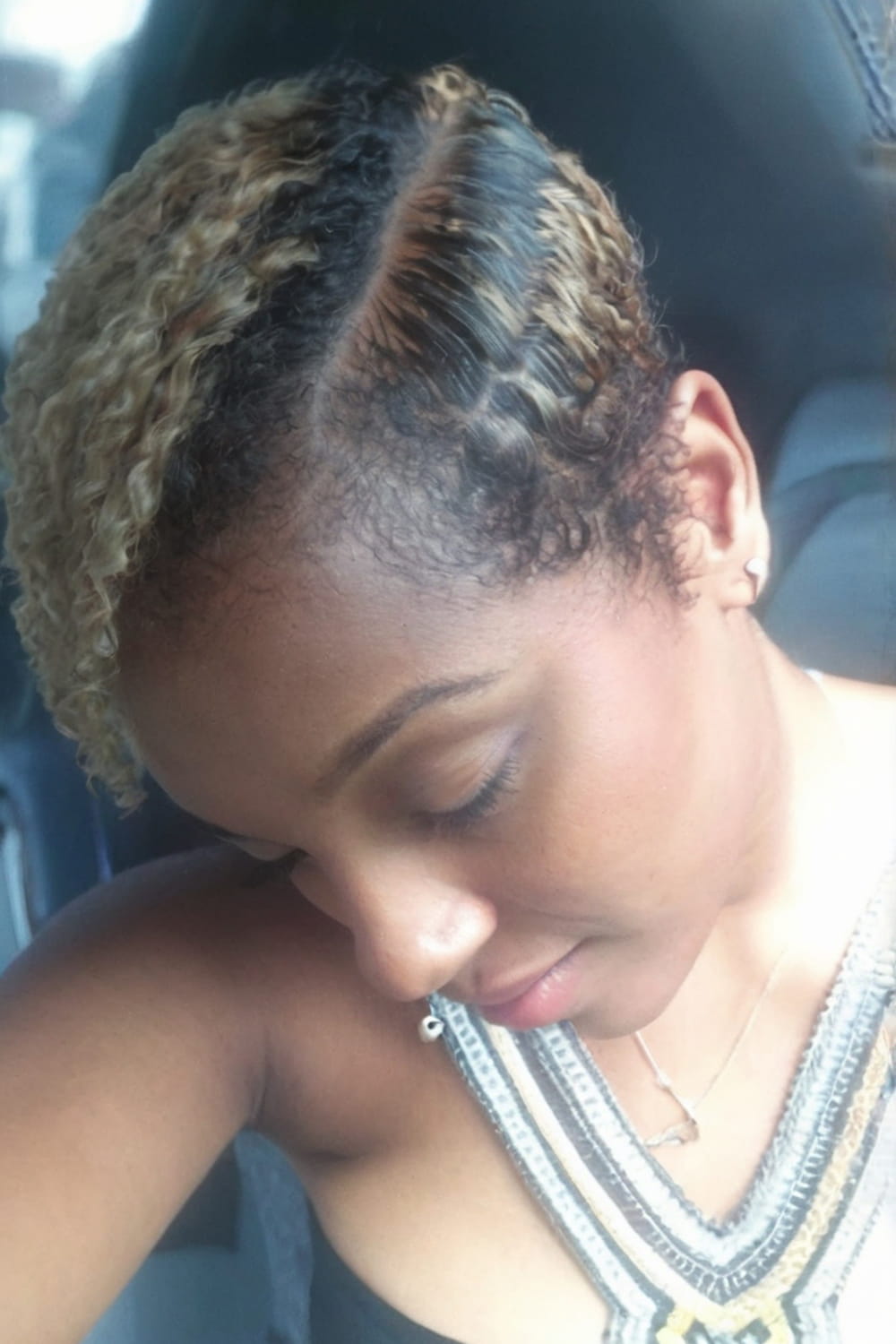 21 Hairstyles for Frizzy Hair: Embrace Your Natural Texture - Bangz ...