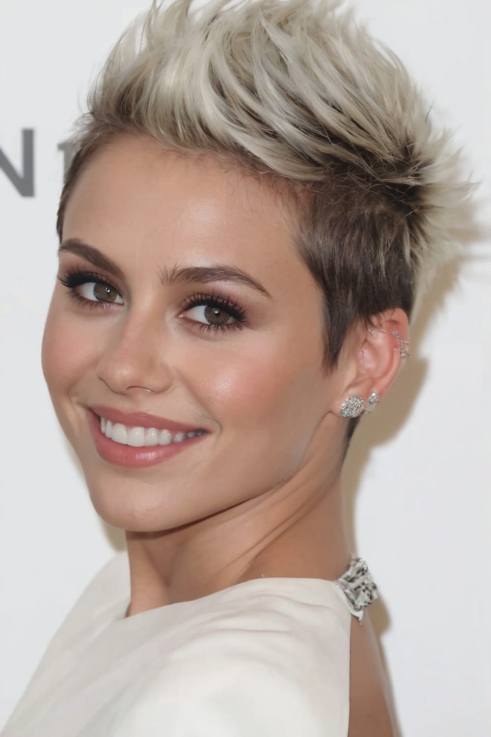 Trend Alert: 19 Middle Part Hairstyles to Elevate Your Look - Bangz ...