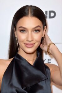 Trend Alert: 19 Middle Part Hairstyles to Elevate Your Look - Bangz ...