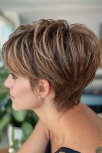 19 Short Layered Hairstyles That Will Elevate Your Style Game - Bangz ...